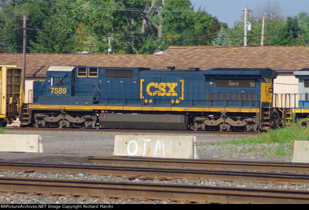 CSX 7589